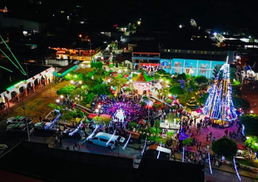 Unión Juárez Celebra la Navidad con Caravana y Encendido del Árbol ...